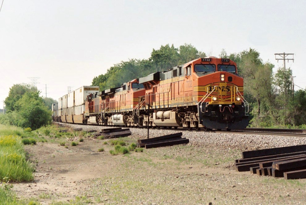 BNSF 7732 with a Z train